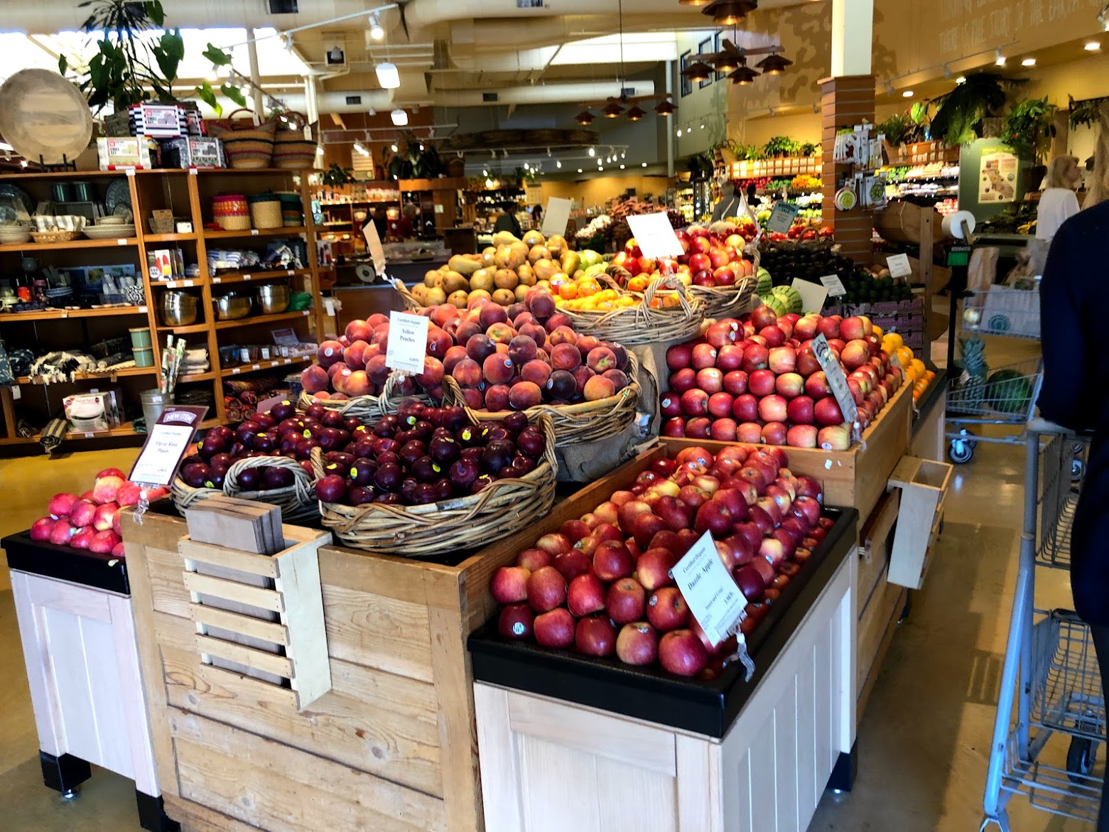 How to Merchandise Stone Fruit - Veritable Vegetable